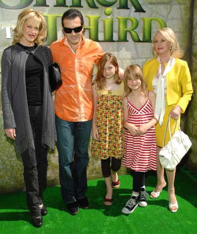antonio_banderas_and_family - Celebrity Parenting